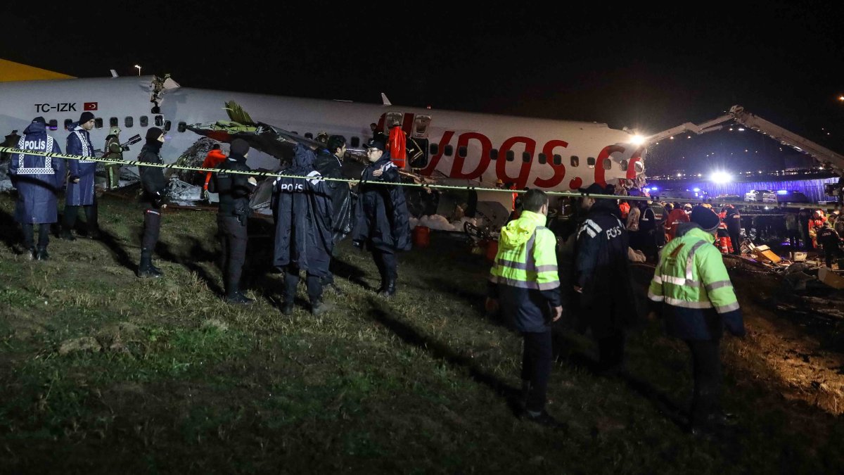 Turquía: avión se parte durante aterrizaje dejando muertos y heridos ...