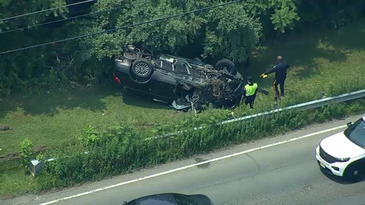 Aparatoso accidente con auto volcado paraliza Ruta 30 en Camden County ...