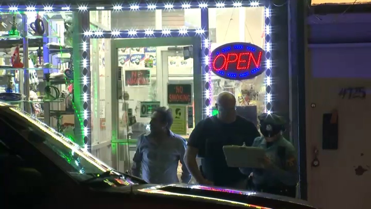 Philadelphia: Ladrones intentan hacer estallar el ATM de una bodega y ...