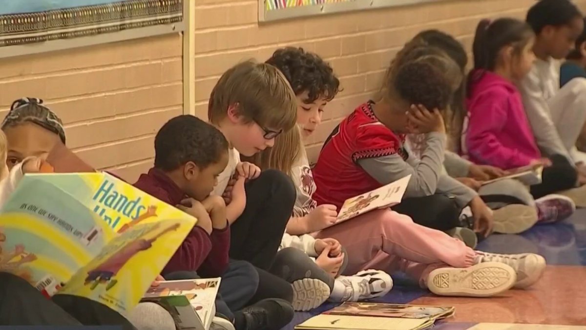 Estudiantes de primaria en PA celebran con libros el Mes de la Herencia ...