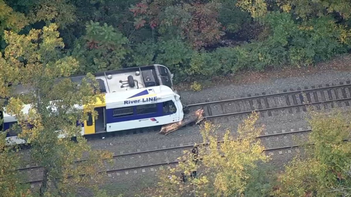 Accidente en tren de River Line de NJ deja 1 muerto, 20 heridos ...