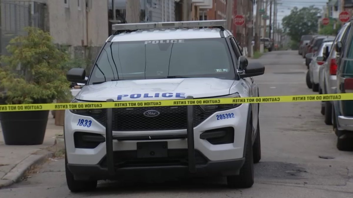 Encausan y procesan par de hombres por dispararle a policías – Telemundo 62