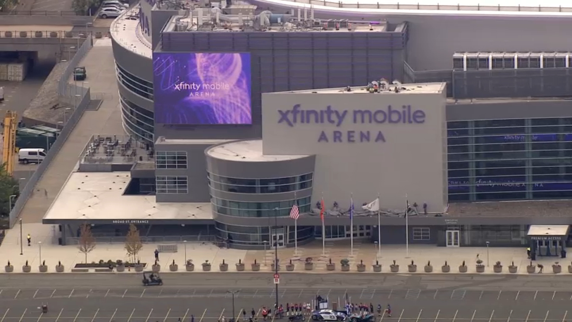 Inauguran nuevo letrero de la Xfinity Mobile Arena en Filadelfia ...