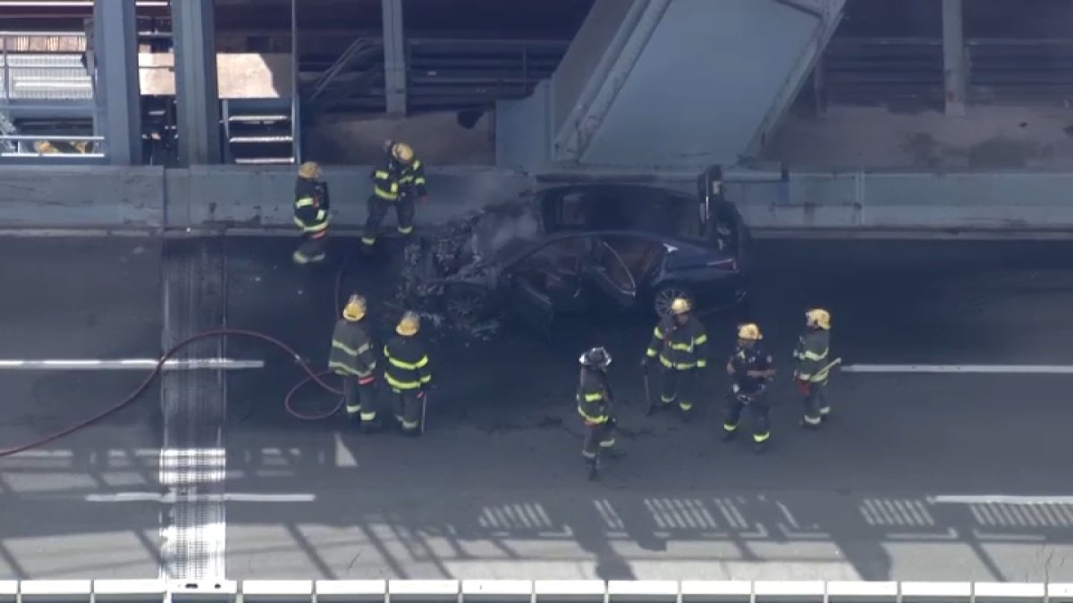 Carro incendiado cierra tramo en puente Benjamin Franklin – Telemundo 62