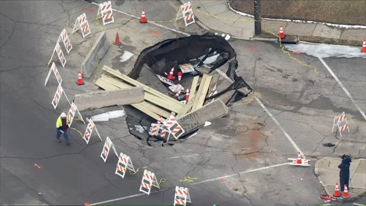 Se abre la tierra en West Oak Lane la madrugada del Día de Reyes ...